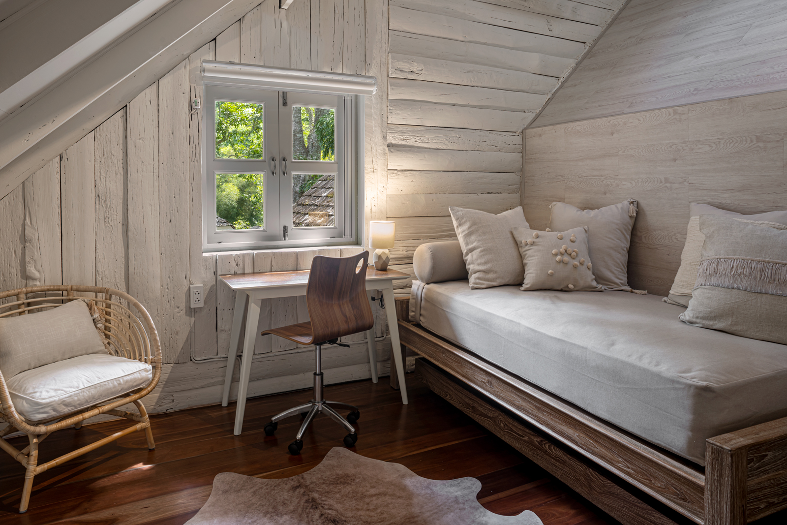 The Attic Bedroom – Villa Vale